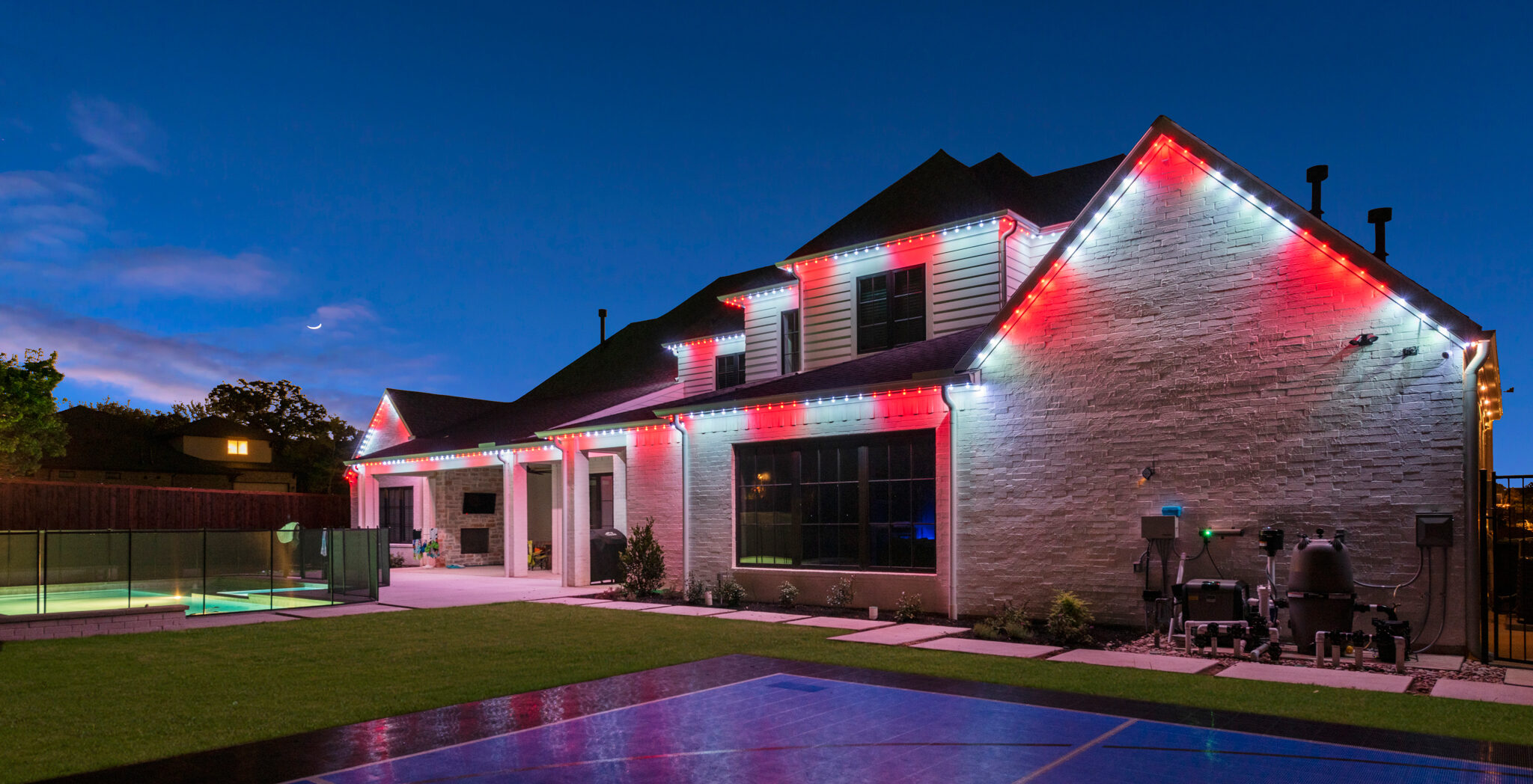 How to Calculate Christmas Lights for Your Home